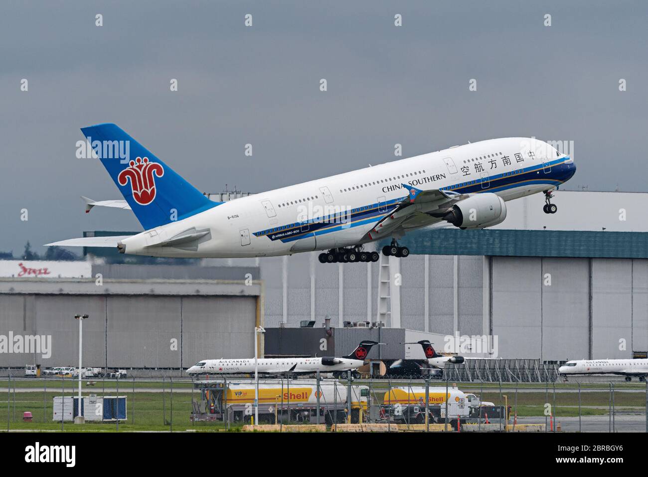 Chinese passenger planes hi-res stock photography and images - Alamy