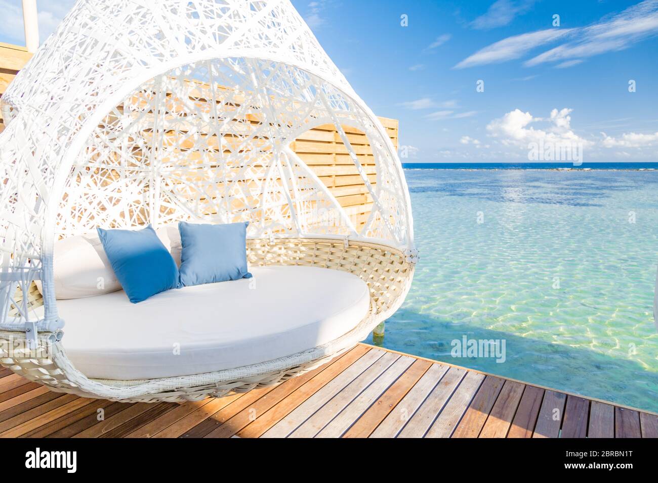 Beautiful poolside and sunset sky. Luxurious tropical beach landscape ...