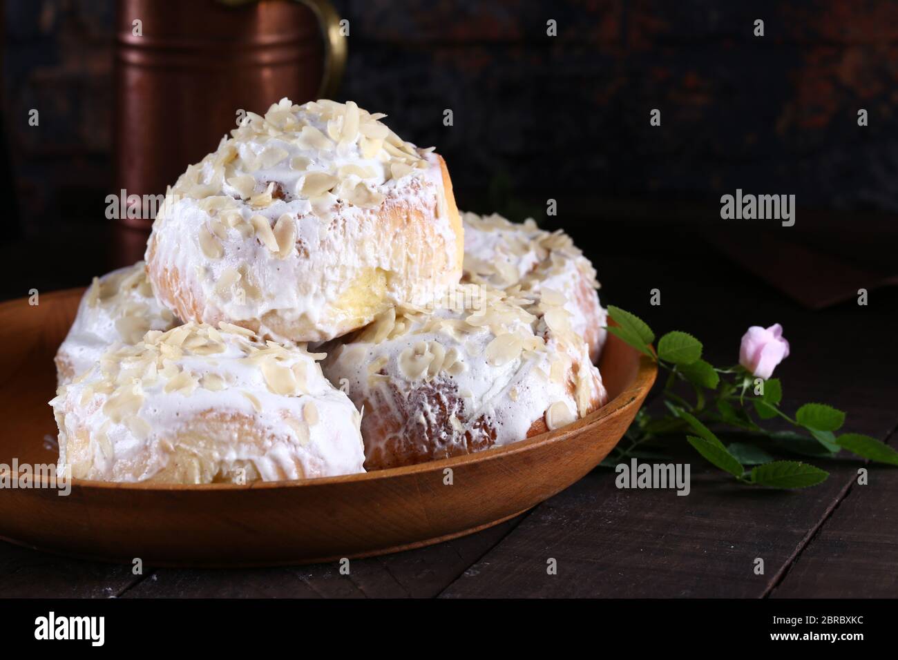 traditional sweet cinnabon buns with icing Stock Photo - Alamy