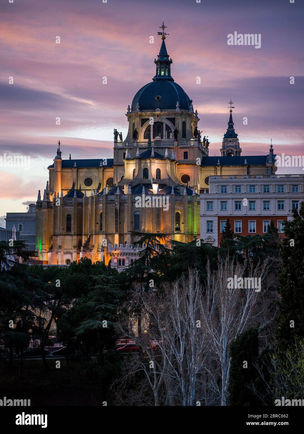 Night view beautiful old cathedral hi-res stock photography and images ...