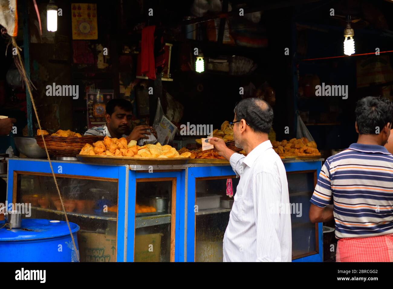 Roadside eatery india hi-res stock photography and images - Alamy