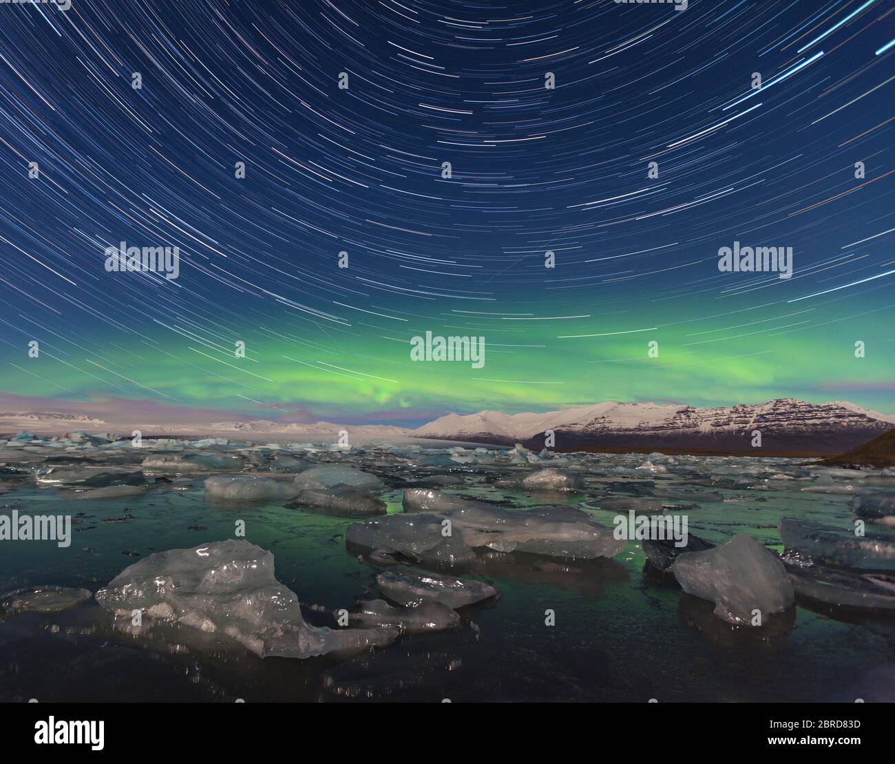 Traces of the stars and the Northern Lights in the Jokulsarlon Glacier ...