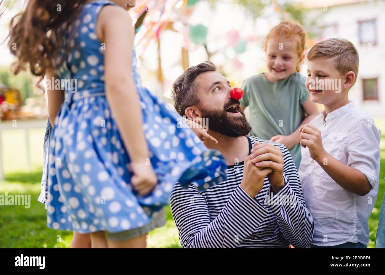 School ground kids playing hi-res stock photography and images - Alamy