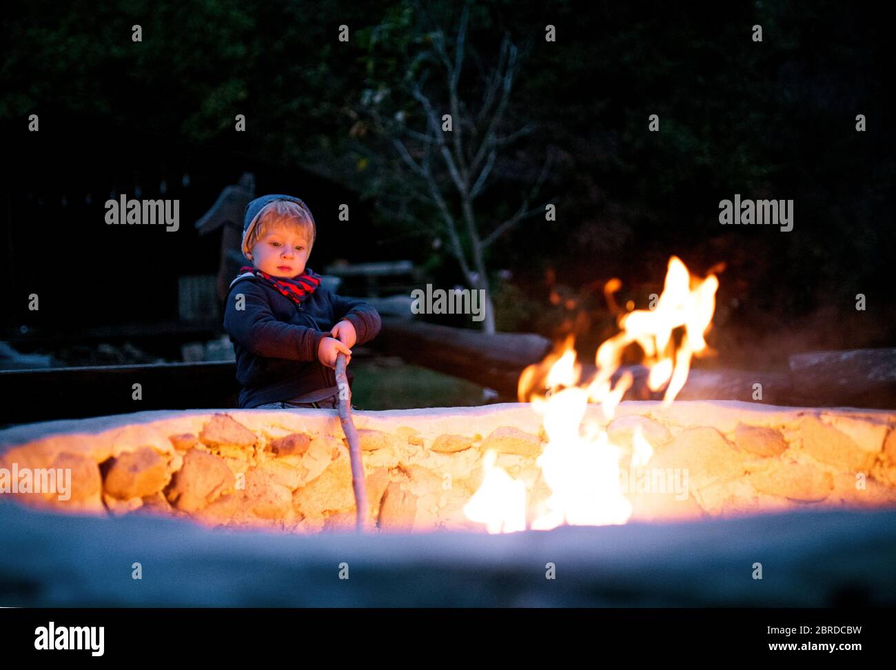Children playing with fire hi-res stock photography and images - Alamy