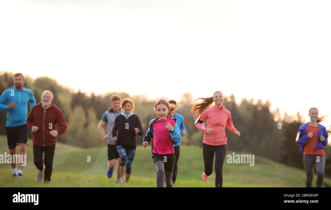 Large group of people full view hi-res stock photography and images - Alamy