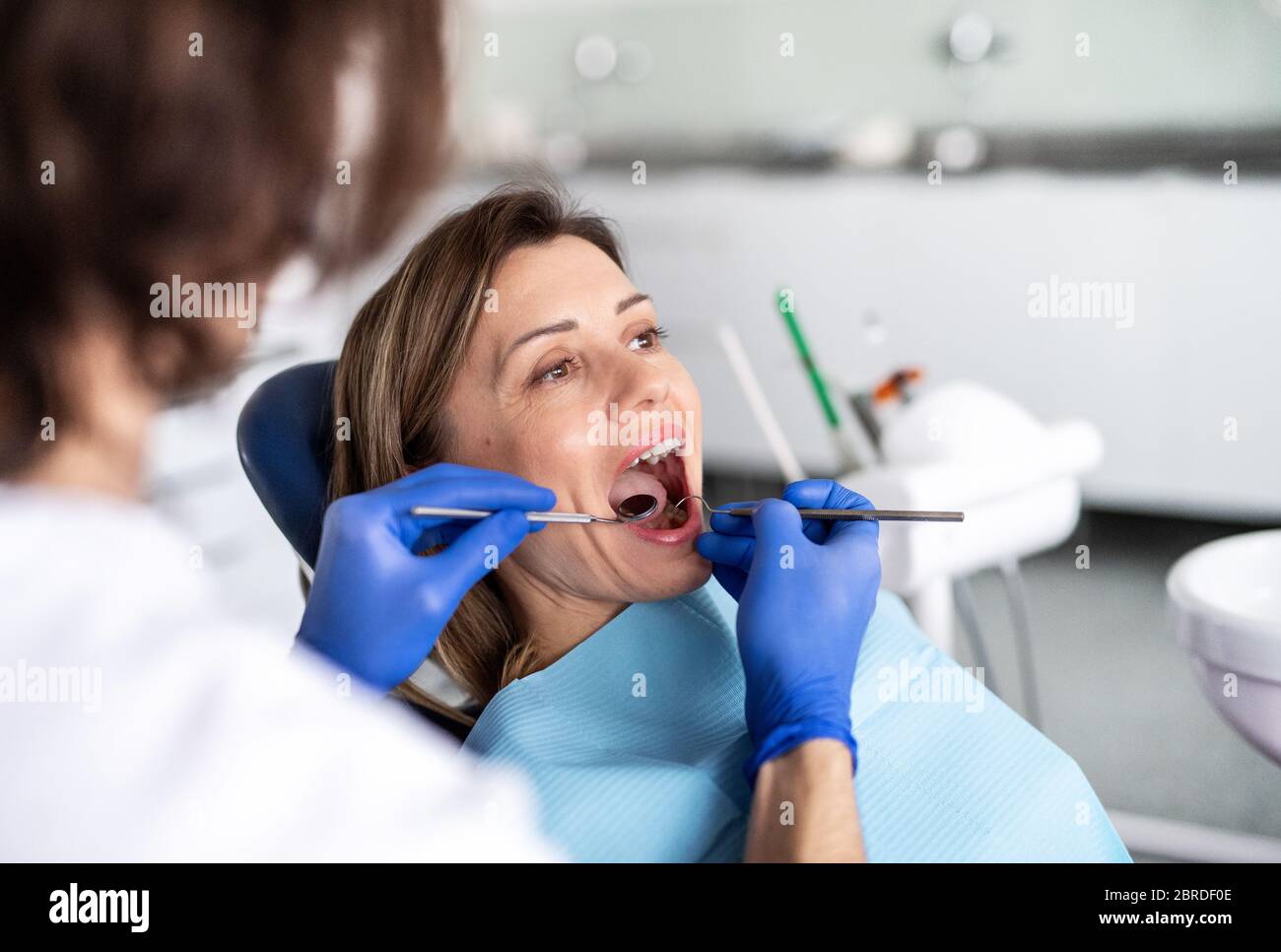 Woman open mouth mirror checking hi-res stock photography and images ...