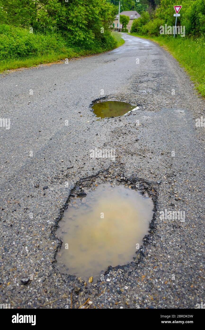 Pothole in road hi-res stock photography and images - Alamy