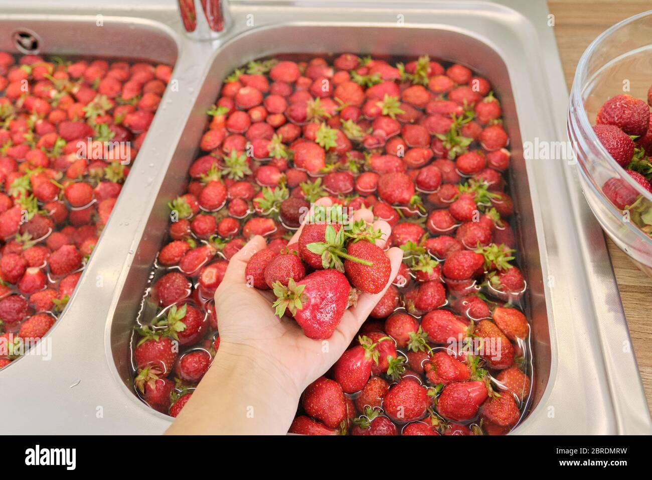 Washing strawberries hi-res stock photography and images - Alamy