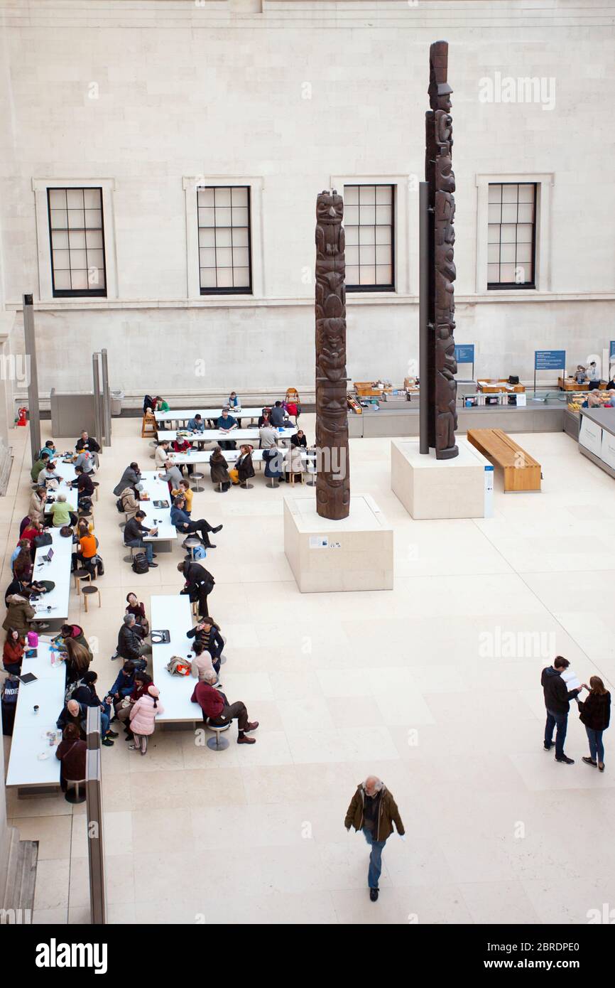 People seated at long tables, The British Museum Stock Photo - Alamy