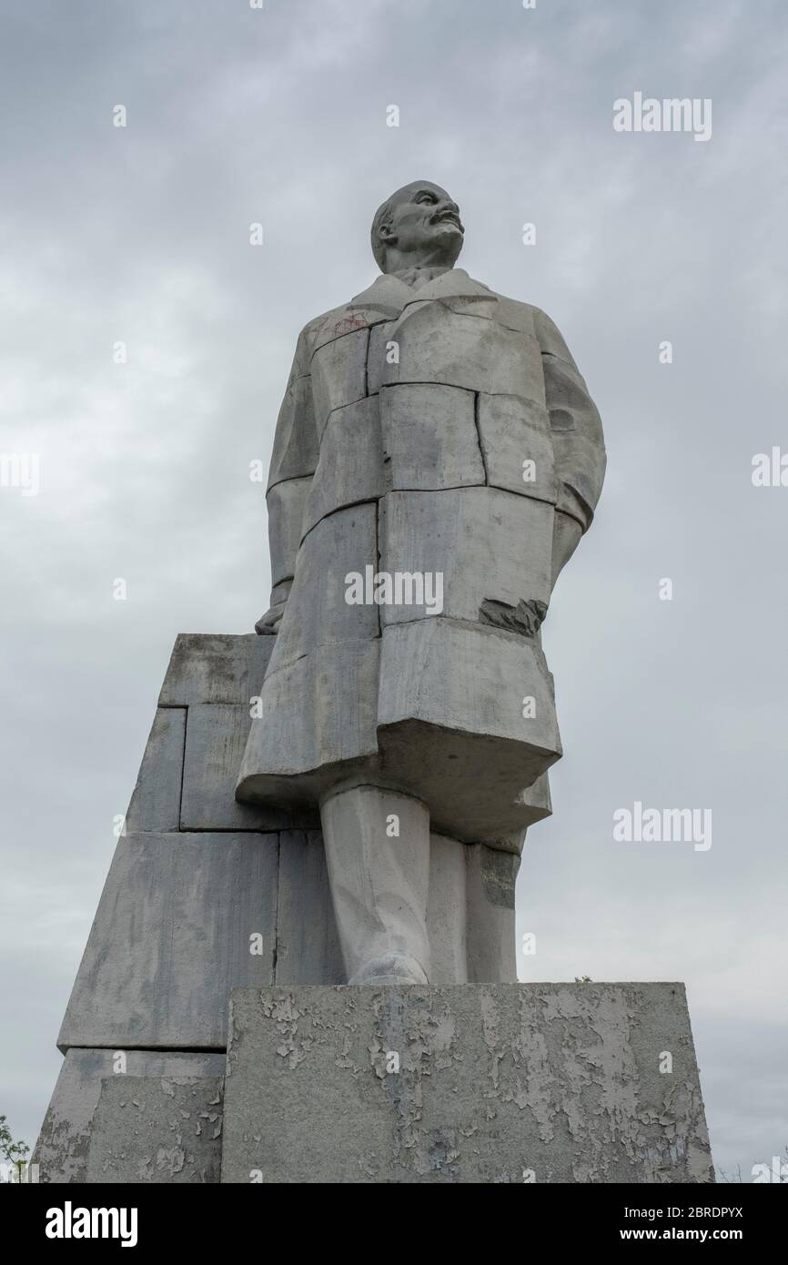Bust lenin in sculpture park hi-res stock photography and images - Alamy