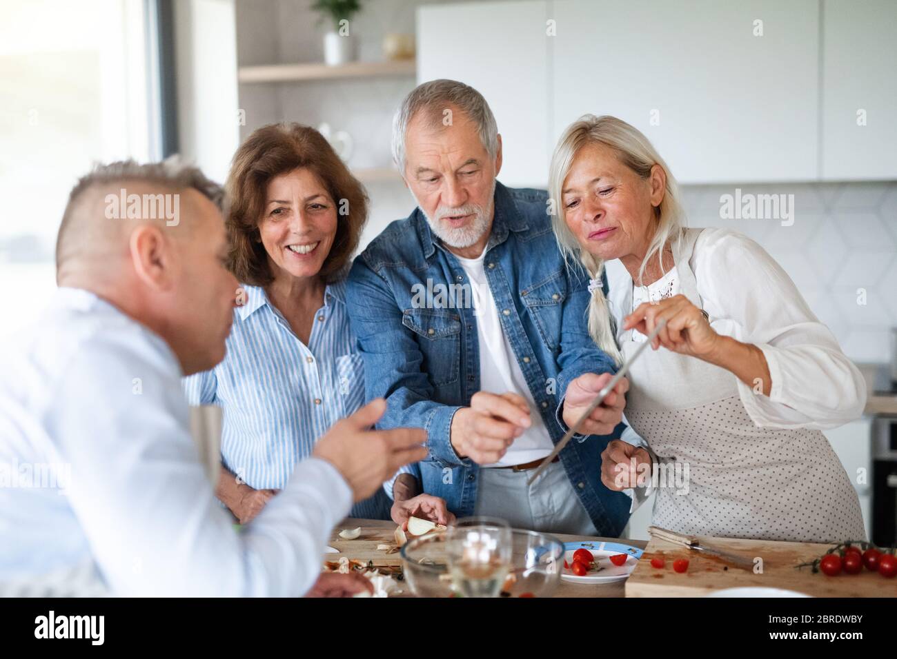 Group of men cooking hi-res stock photography and images - Alamy
