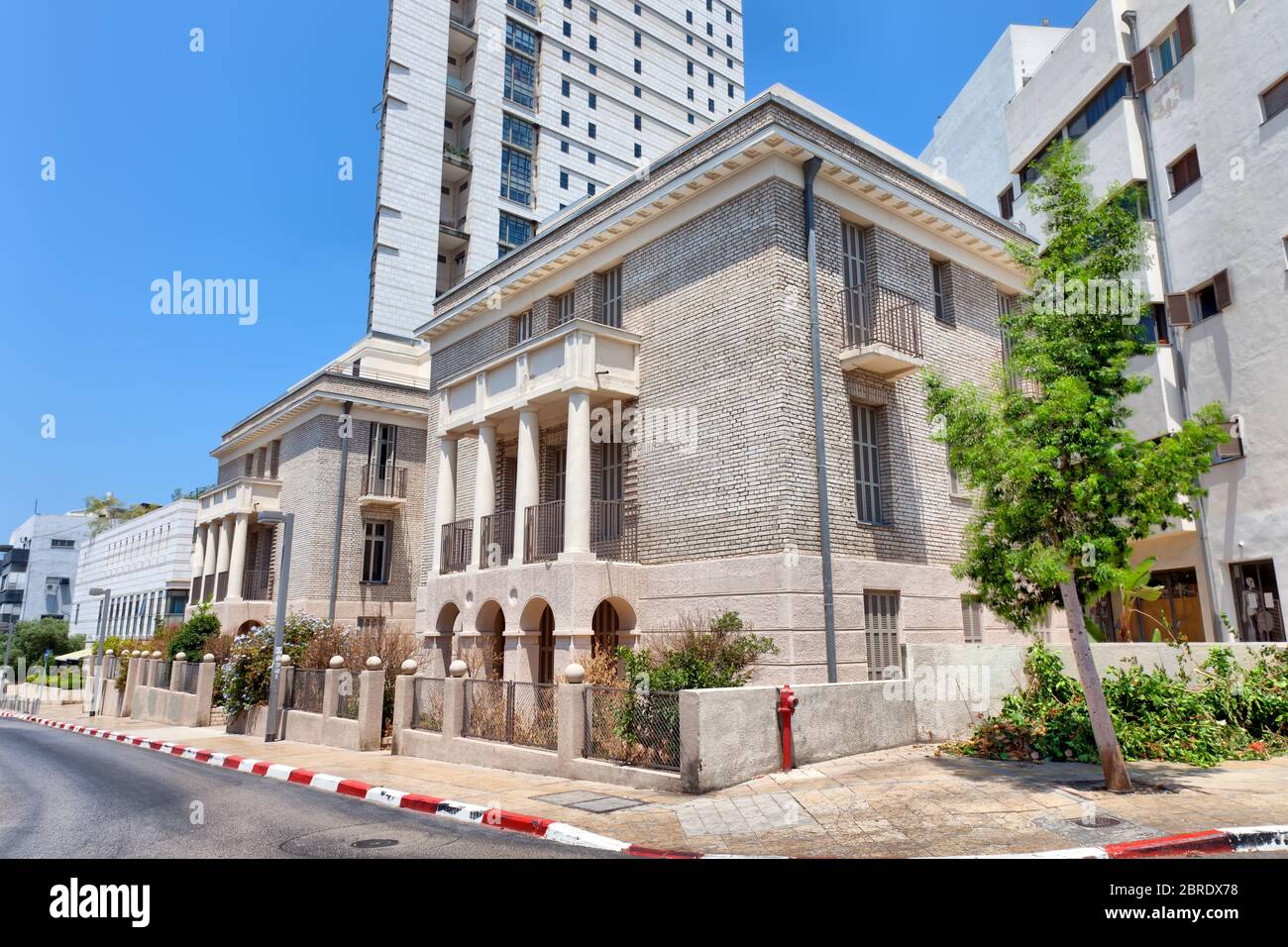 Tel aviv street scene hi-res stock photography and images - Alamy