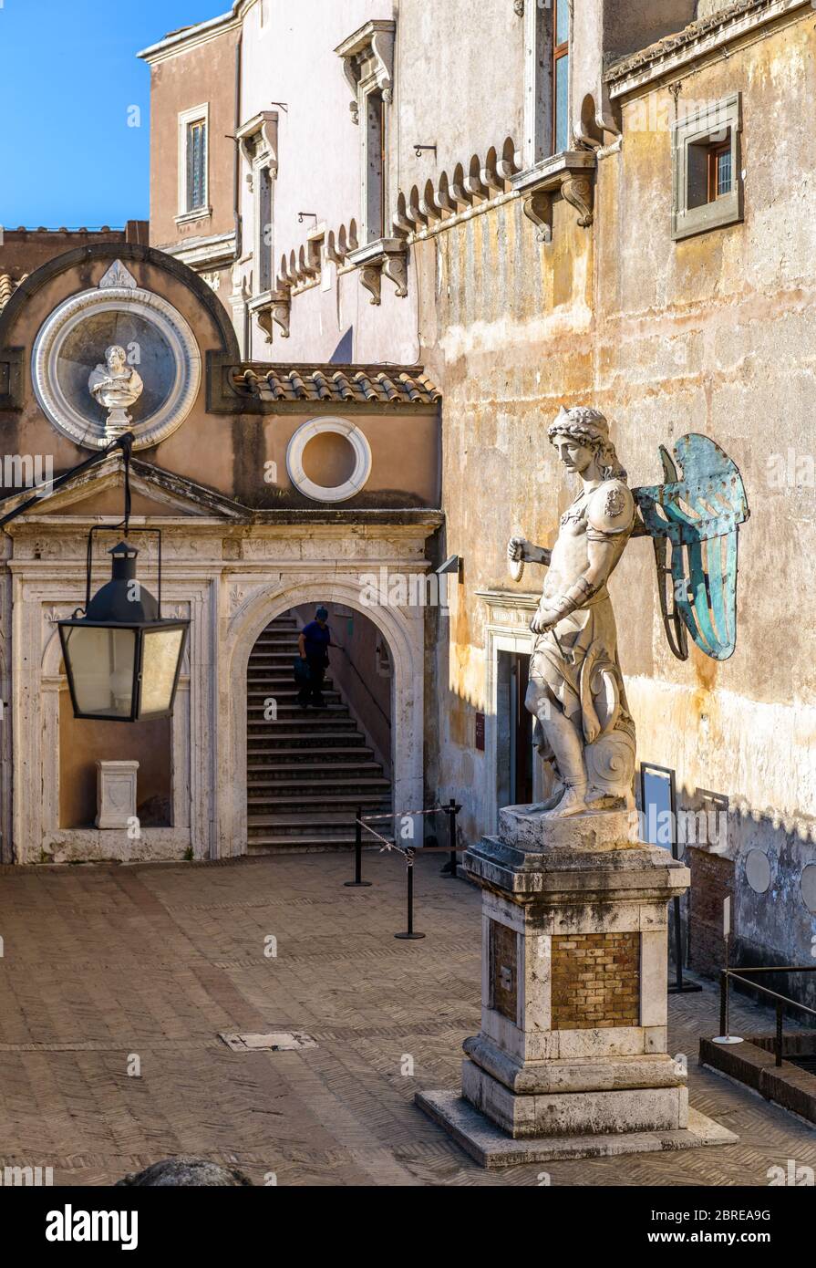 Raffaello statue hi-res stock photography and images - Alamy