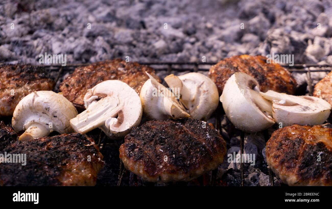 Beef burger on grill hi-res stock photography and images - Alamy