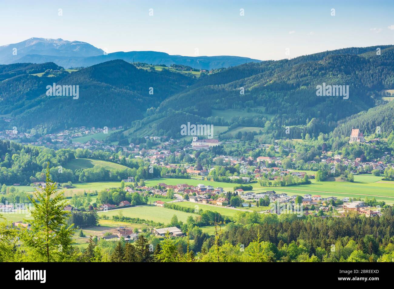 View to kirchberg am wechsel and mountain schneeberg hi-res stock ...