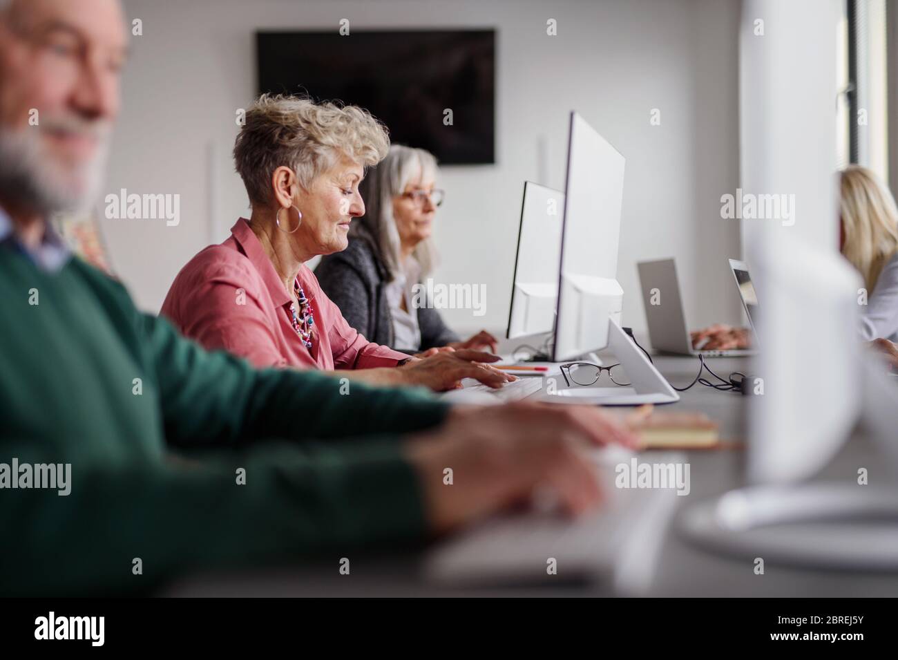 Elderly 60s hi-res stock photography and images - Alamy