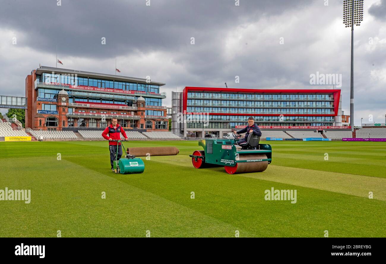 David shortt work on pitch emirates old trafford hi-res stock ...