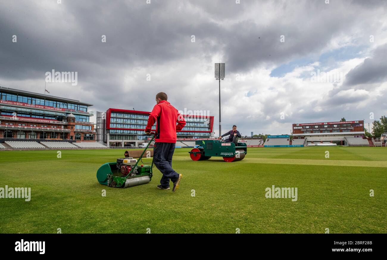 David shortt work on pitch emirates old trafford hi-res stock ...