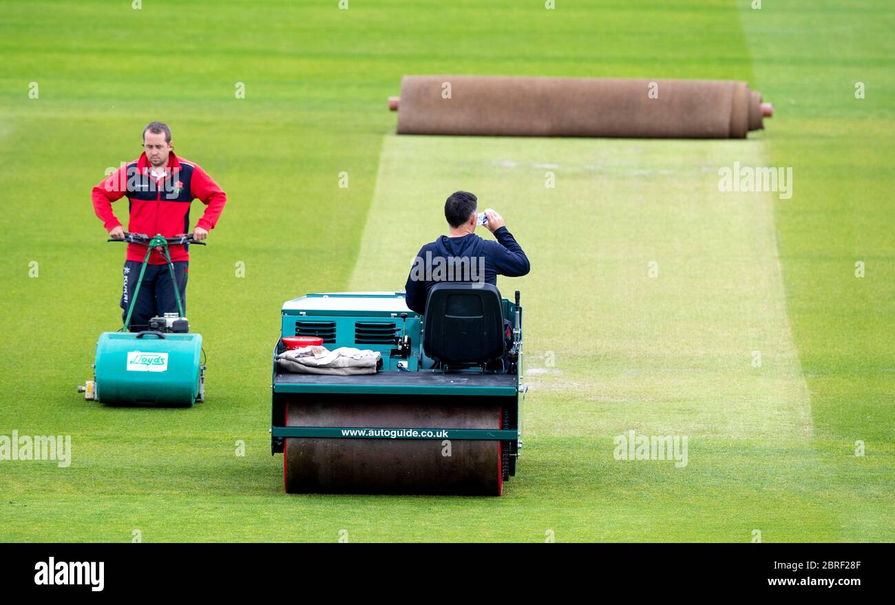 David shortt work on pitch emirates old trafford hi-res stock ...