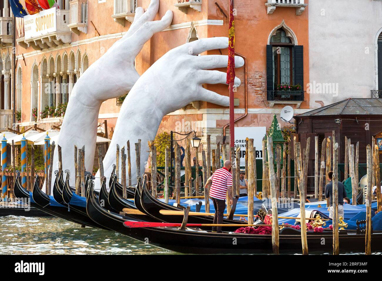 Giant hands sculpture venice hi-res stock photography and images - Alamy