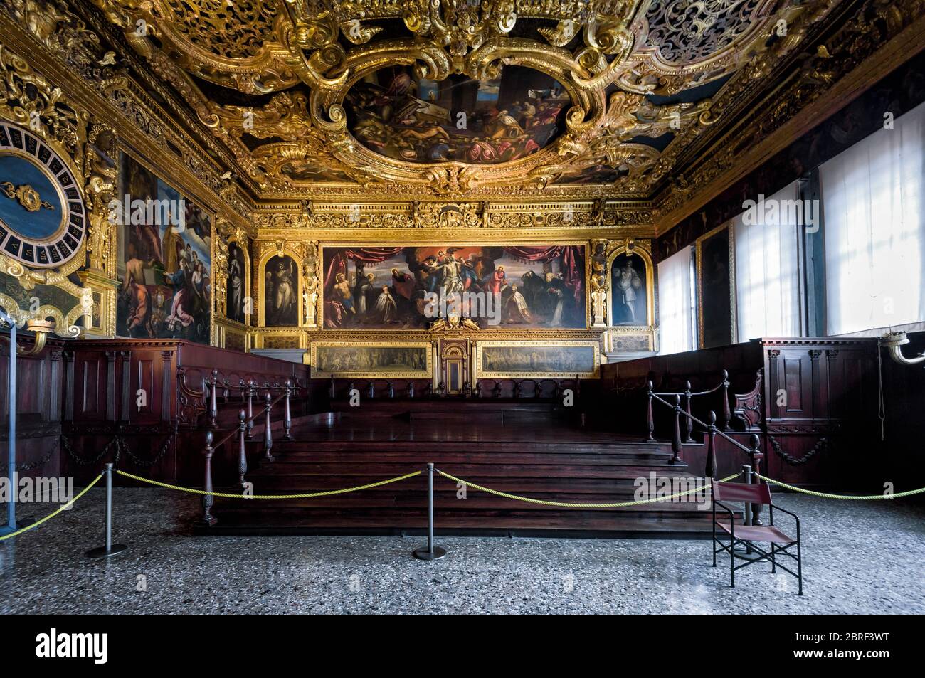 Old palace interior hi-res stock photography and images - Alamy