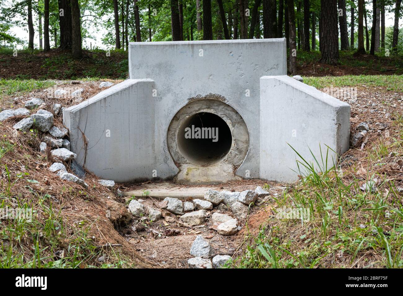 Stone culvert hi-res stock photography and images - Alamy