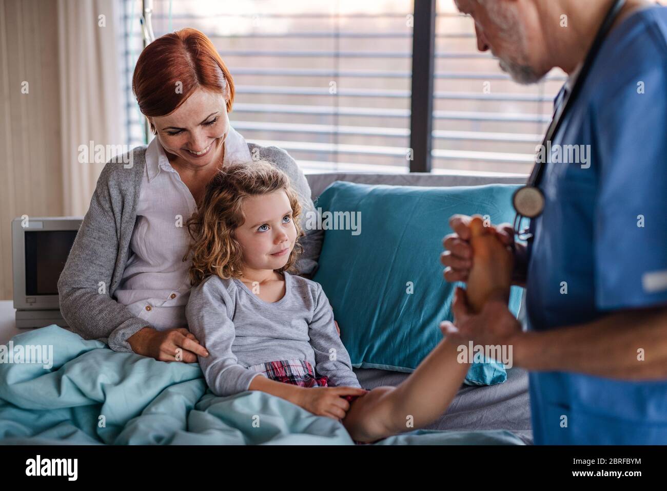 Hospitalized child hi-res stock photography and images - Alamy