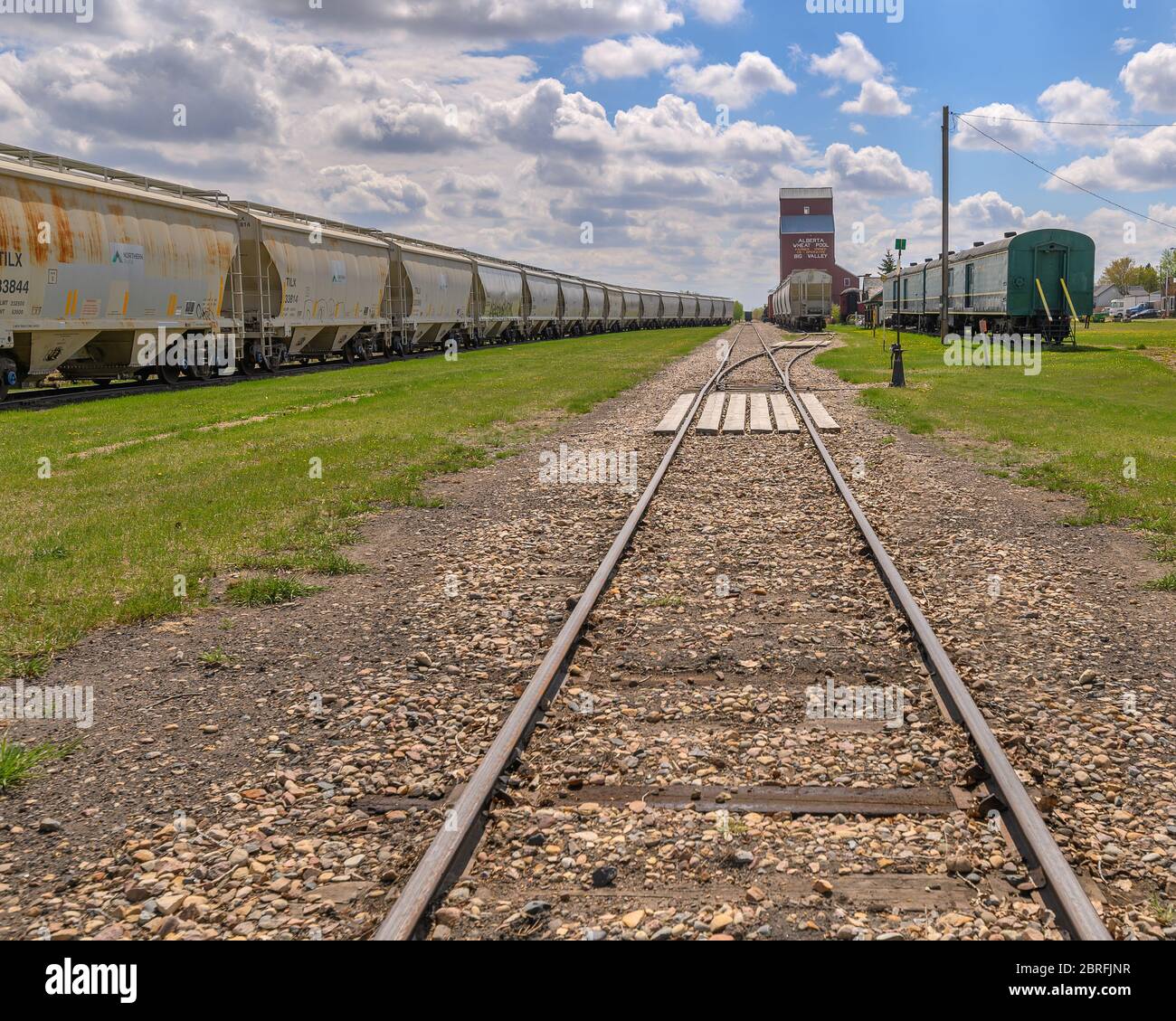 Alberta pool grain elevator hi-res stock photography and images - Alamy