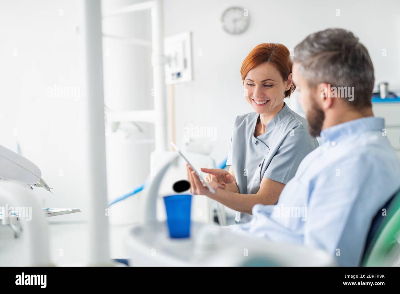 Check in screen surgery hi-res stock photography and images - Alamy