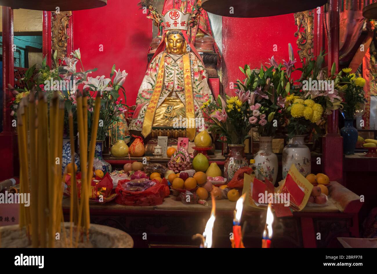 Offerings of fruit at a Buddhist temple Stock Photo - Alamy