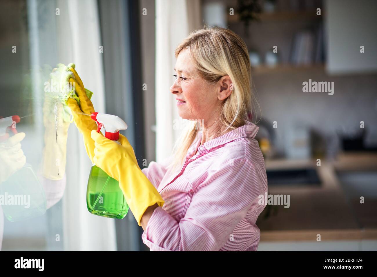 Person washing cleaning windows hi-res stock photography and images - Alamy