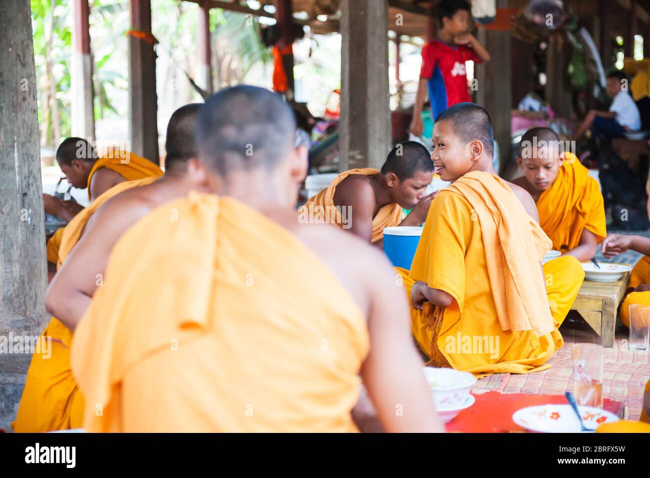 Buddhist monks enjoying lunch. Vipassana Dhura Buddhist Centre, Udong ...