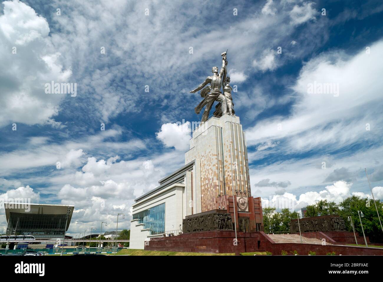 Soviet sculpture hi-res stock photography and images - Alamy