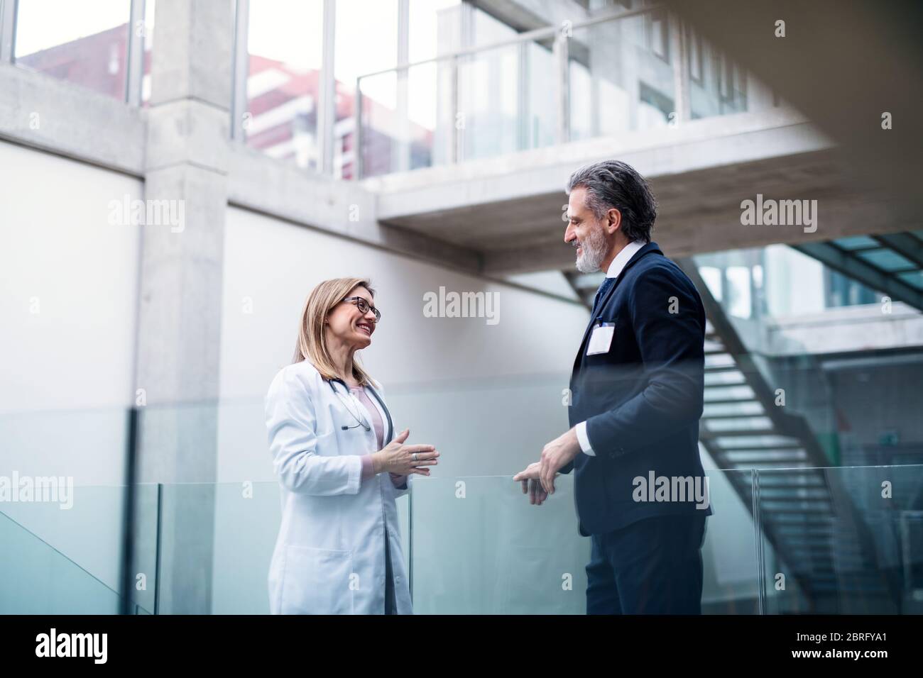 Doctor talking pharmaceutical representative hi-res stock photography ...