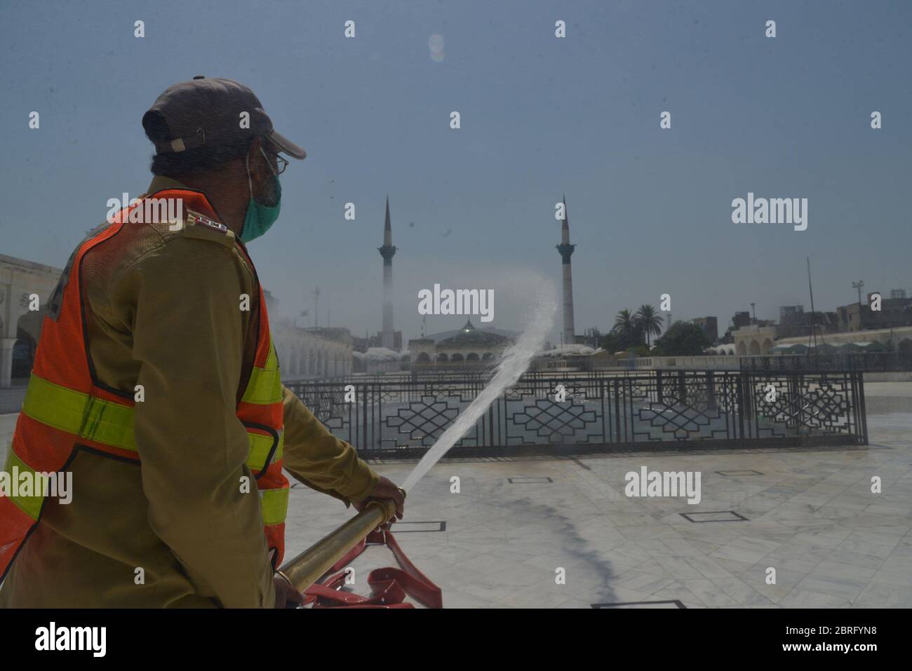 Lahore, Pakistan. 21st May, 2020. Pakistani Metropolitan Corporation ...