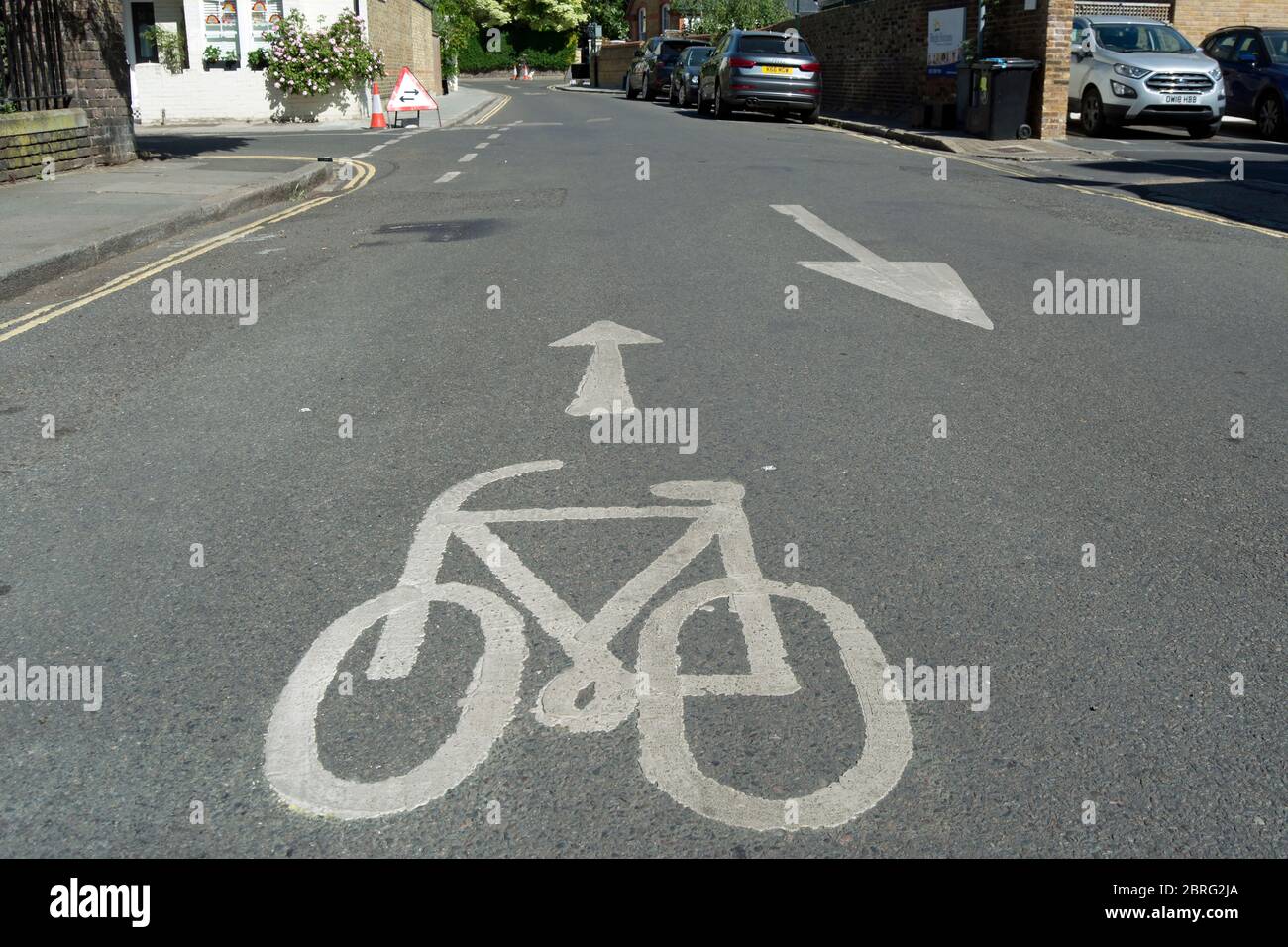 Contraflow cycle route hi-res stock photography and images - Alamy
