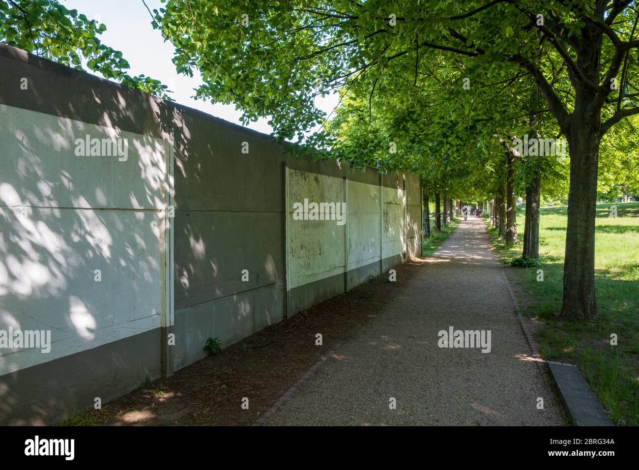 Berlin wall remains hi-res stock photography and images - Alamy