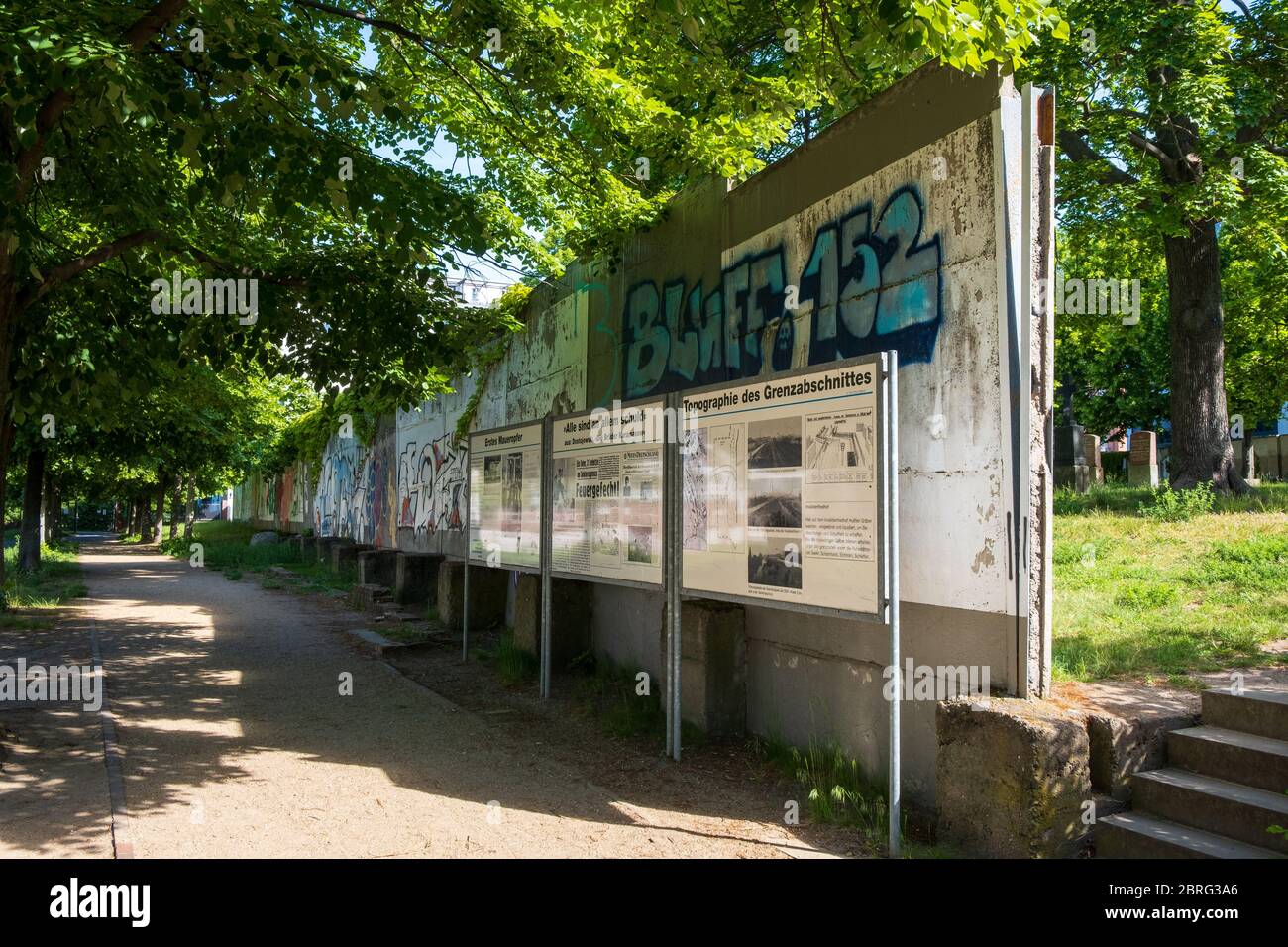 Remnants of Berlin Wall in Invalidenfriedhof cemetery, central Berlin ...