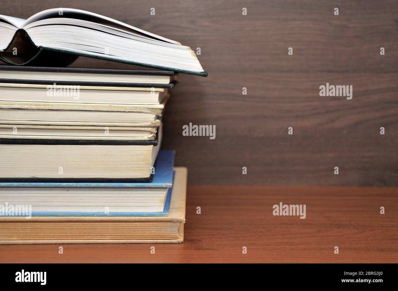books in bookcase Stock Photo - Alamy
