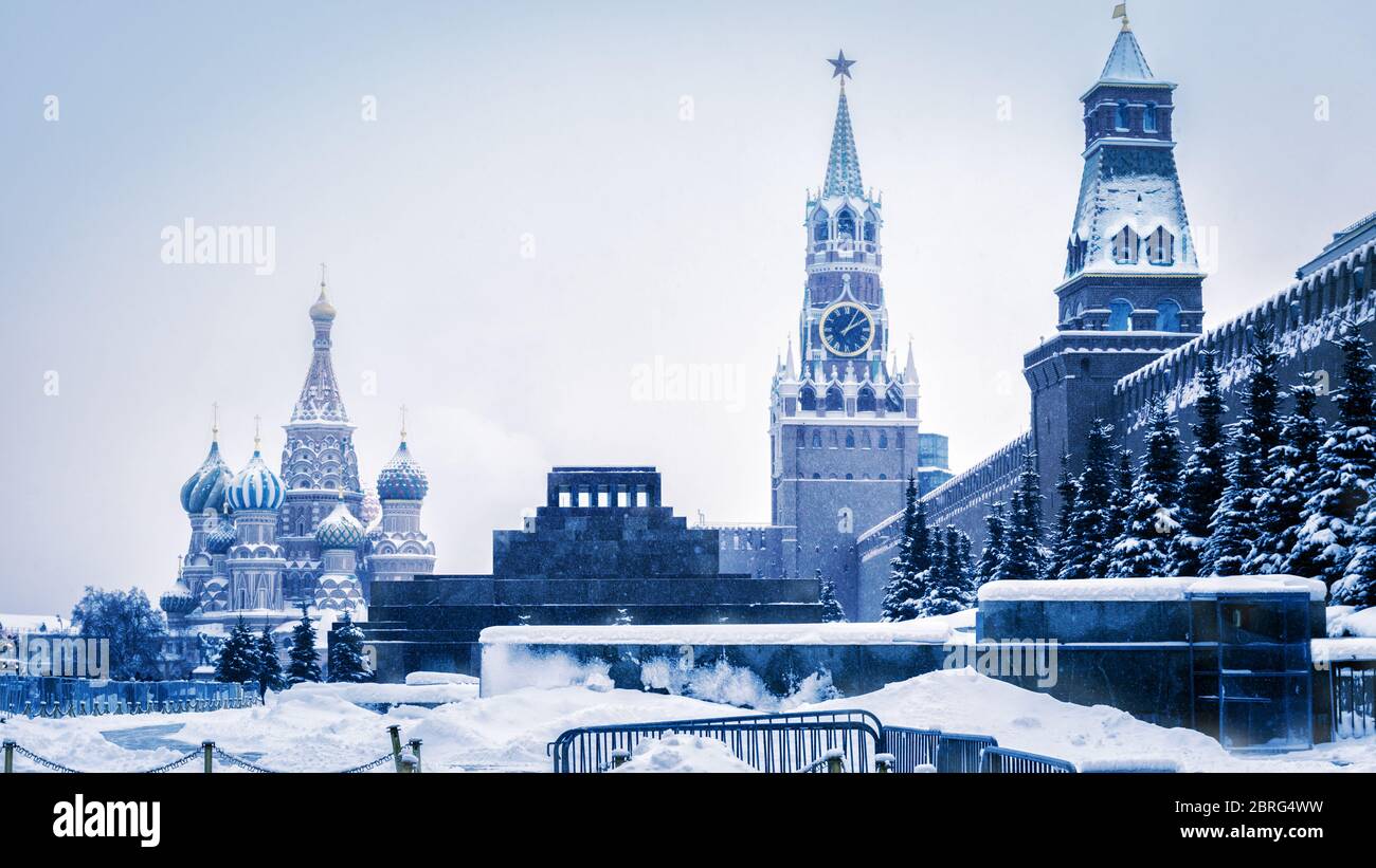 Red Square in cold winter, Moscow, Russia. St Basil's cathedral and ...