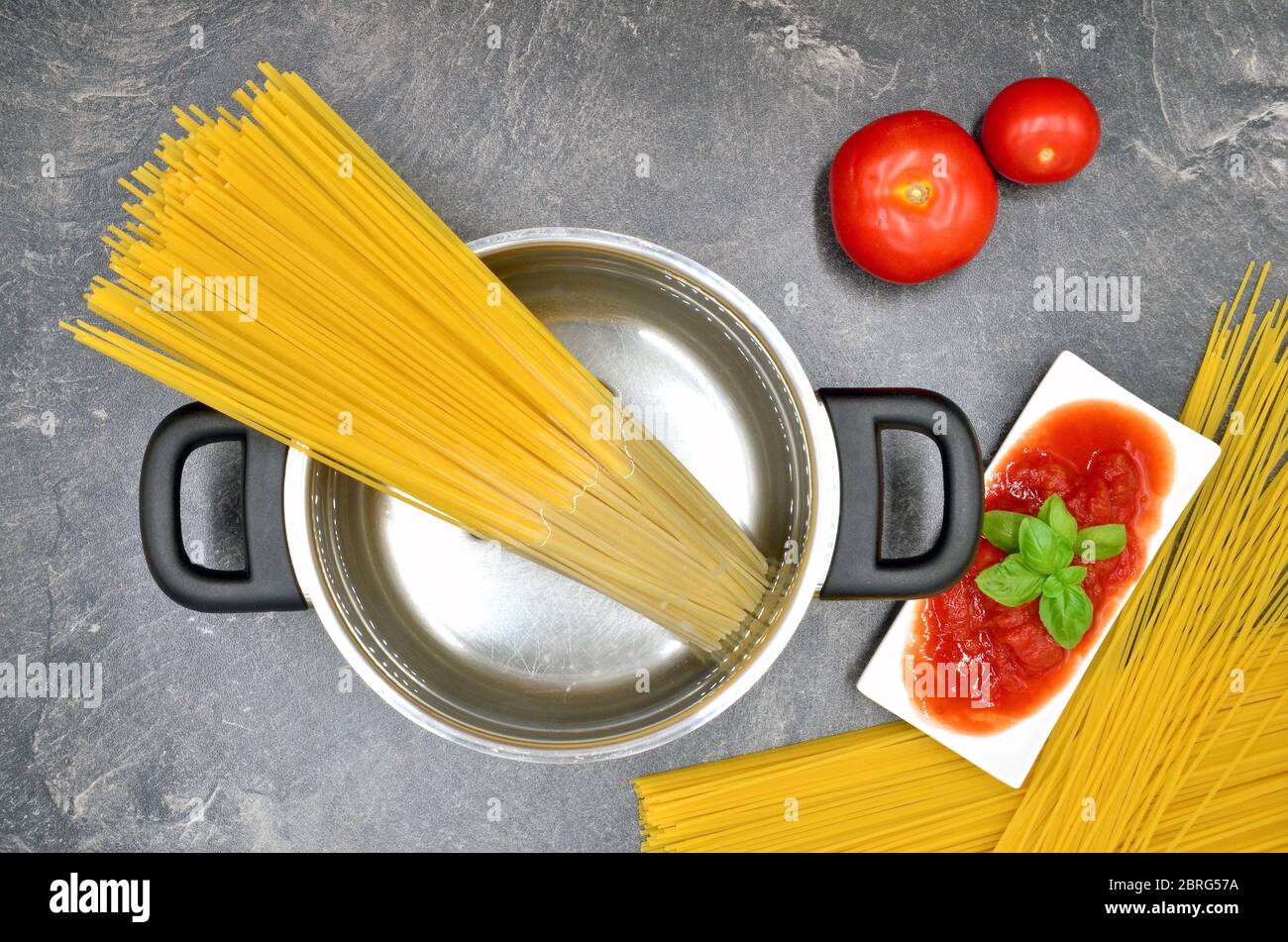 cooking spaghetti kitchen scenery Stock Photo - Alamy