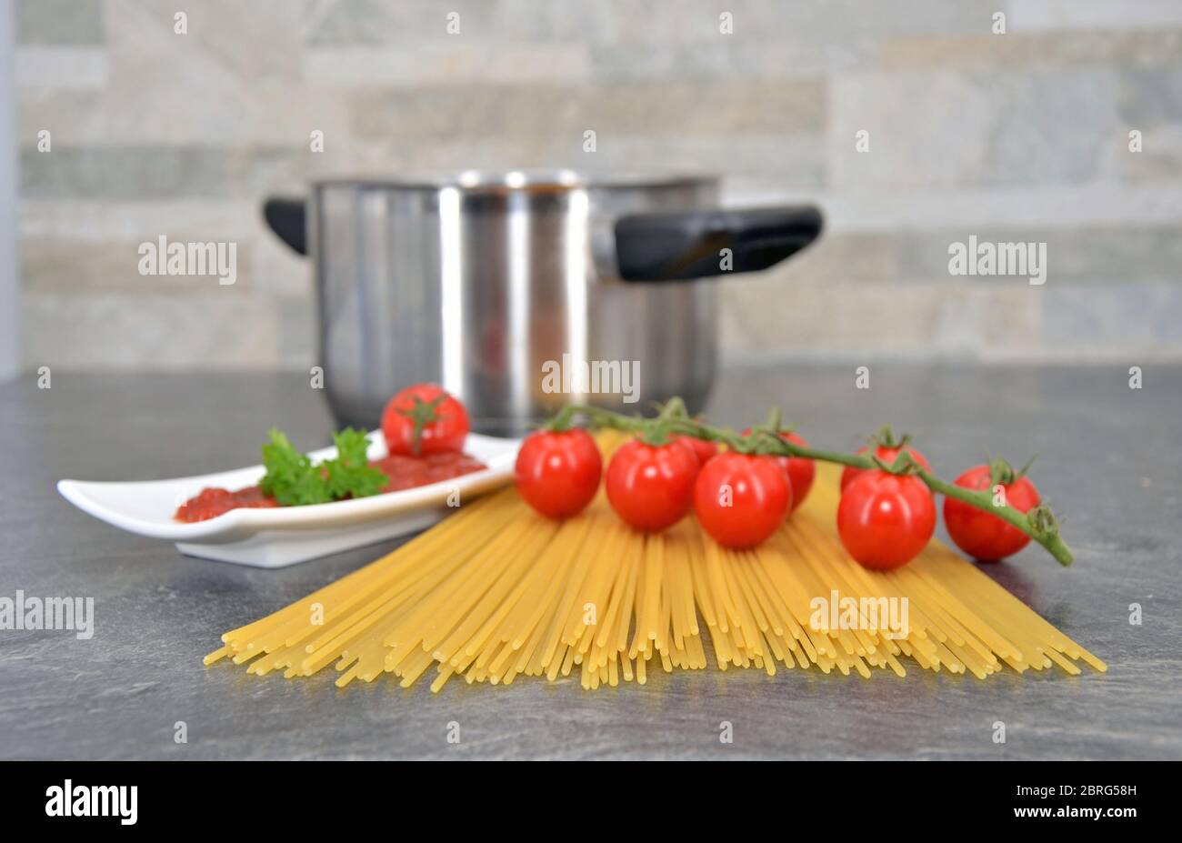 cooking spaghetti kitchen scenery Stock Photo - Alamy