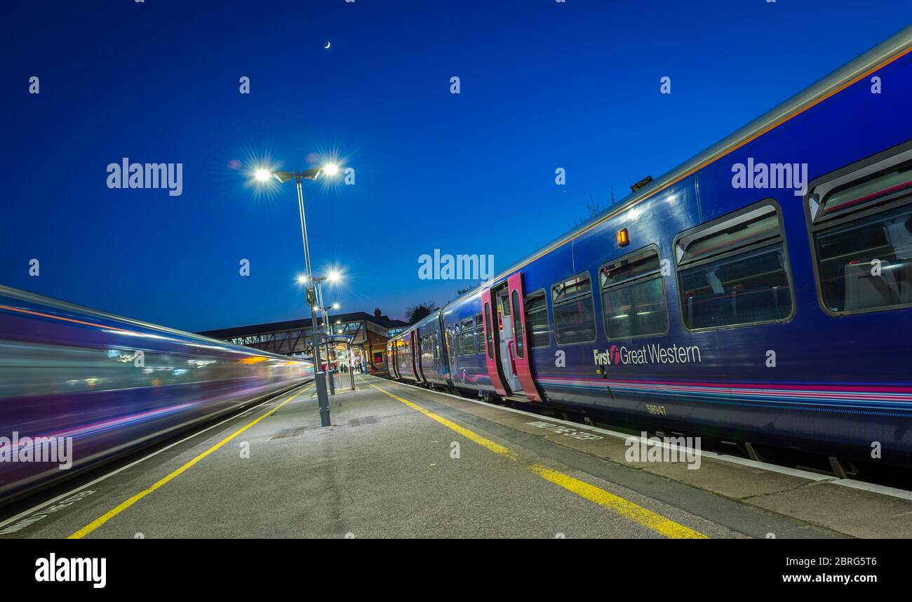 Platform ligting hi-res stock photography and images - Alamy