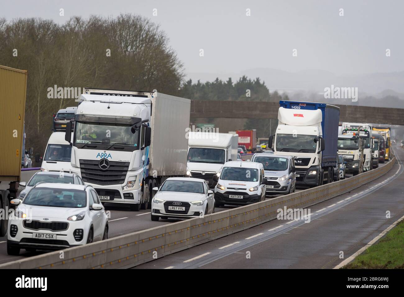 Queues of lorries hi-res stock photography and images - Alamy