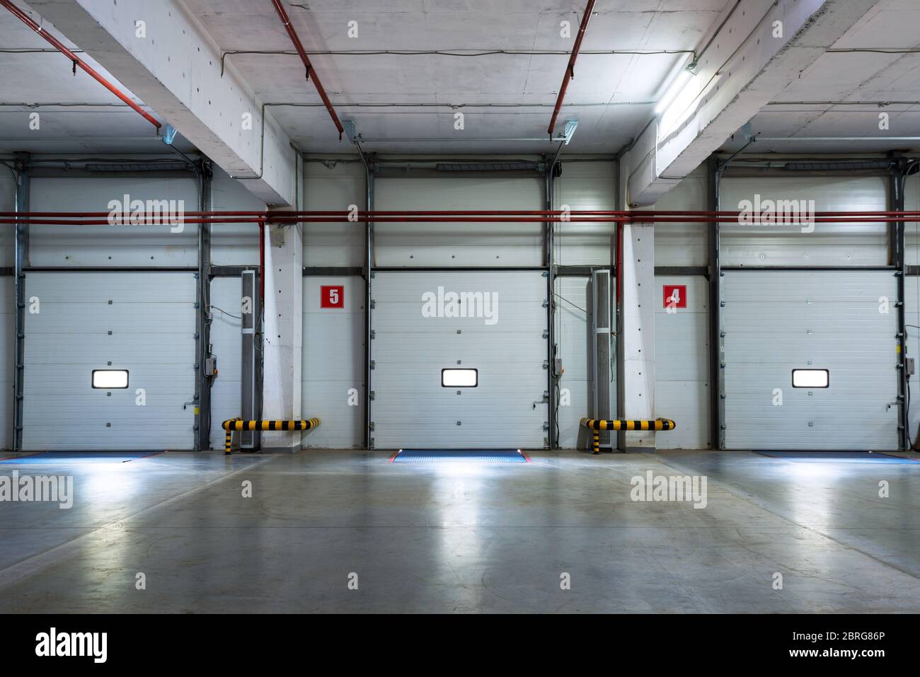 Logistic warehouse gates hi-res stock photography and images - Alamy