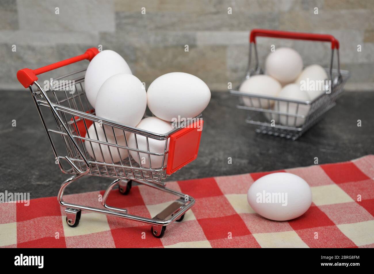 Shopping trolley fresh chicken hi-res stock photography and images - Alamy