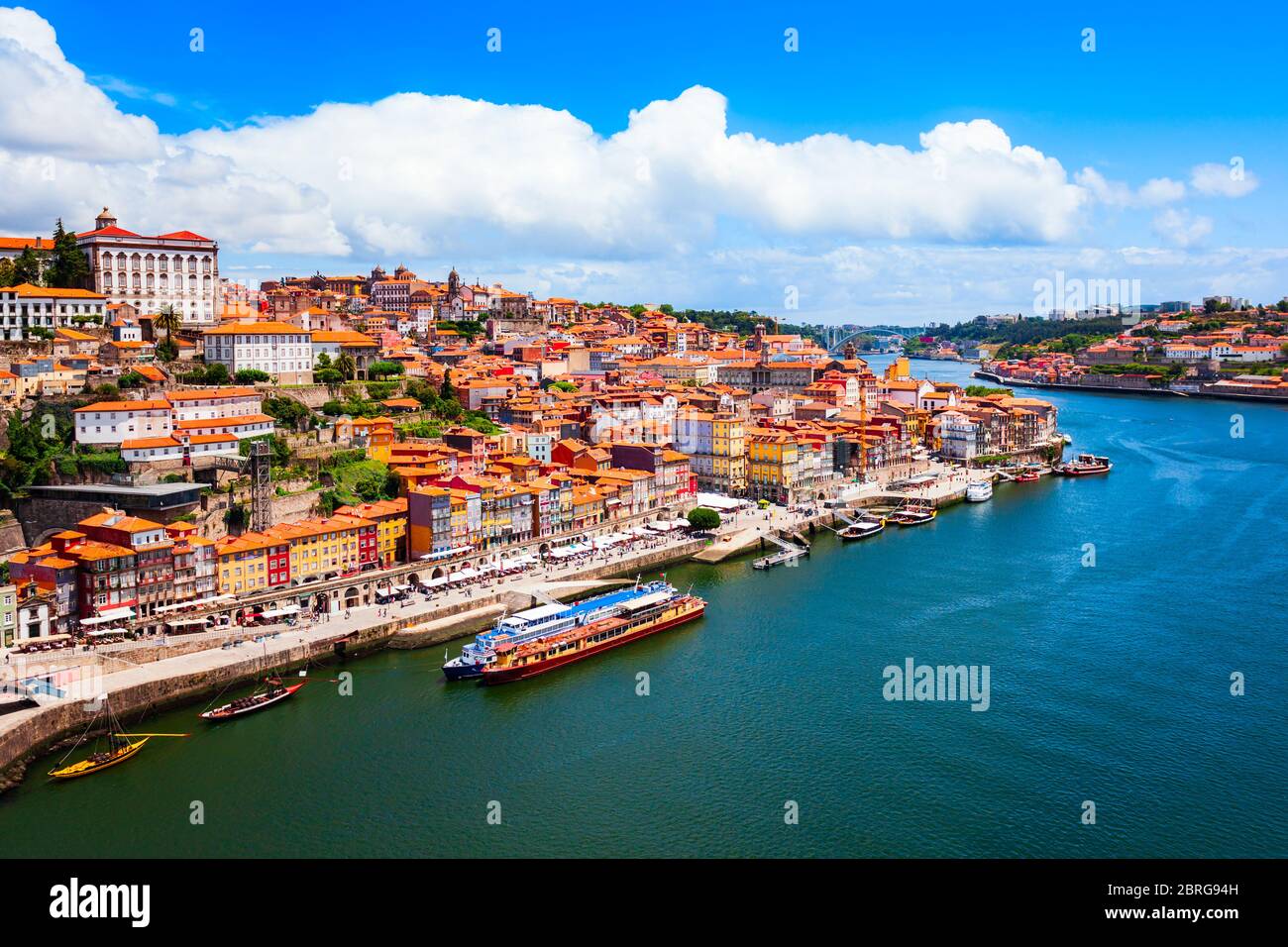 Houses on hill in douro hi-res stock photography and images - Alamy