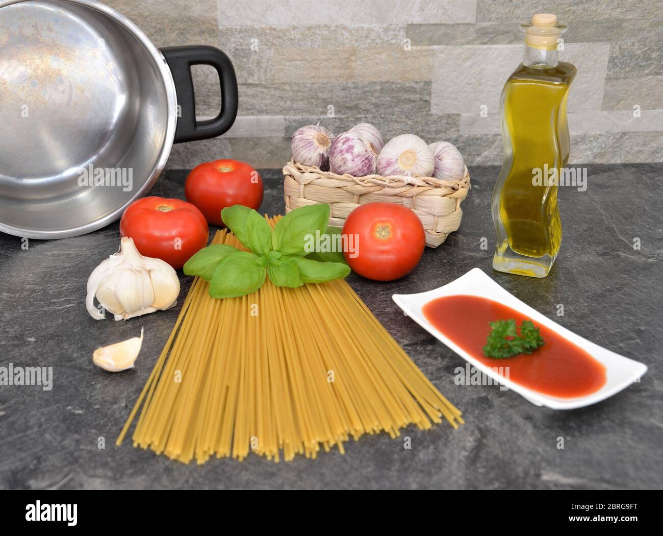 Italian girl spaghetti hi-res stock photography and images - Alamy