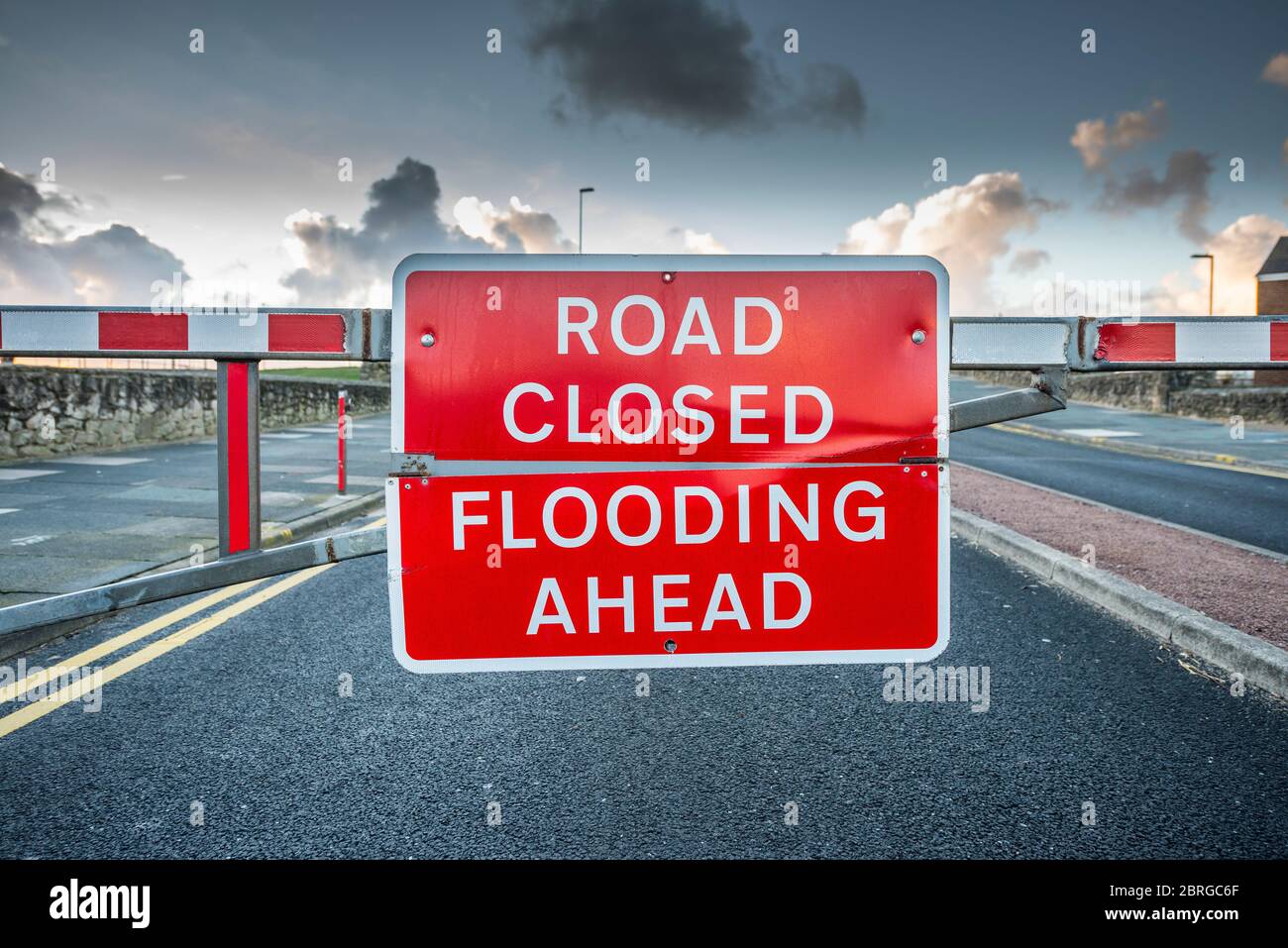 Road closed flooding ahead hi-res stock photography and images - Alamy