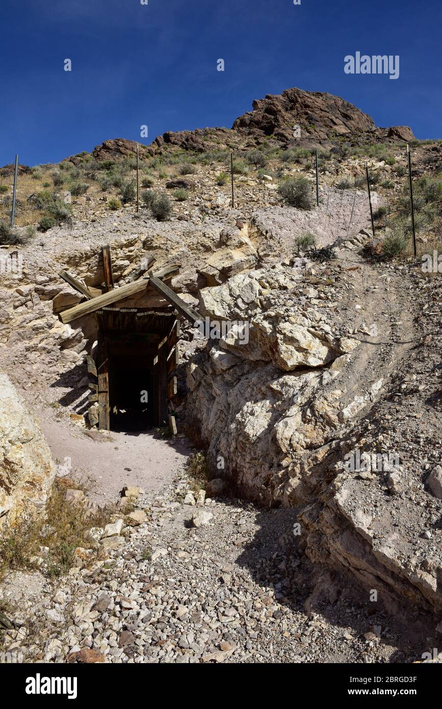 Rhyolite Ghost Town, Beatty Nevada - Rhyolite Gold Mine Stock Photo - Alamy
